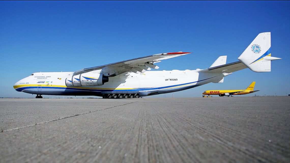 Ukrainian Forces recapture the Antonov An-225 Mriya,the largest ...