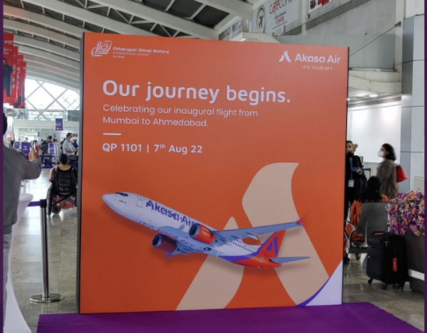 Akasa Air Flight Takes off for the first time with New B737 ...