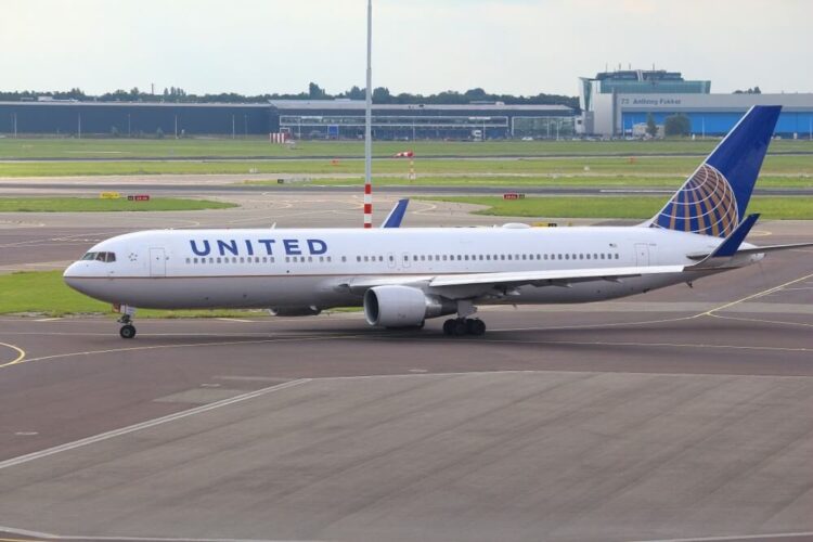 United Airlines Flight 2664 Cabin Catches Fire From A Laptop Battery ...