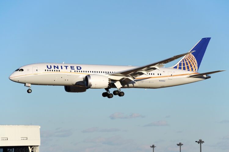 United Airlines Passengers and Crew Injured, Flight Makes Emergency ...