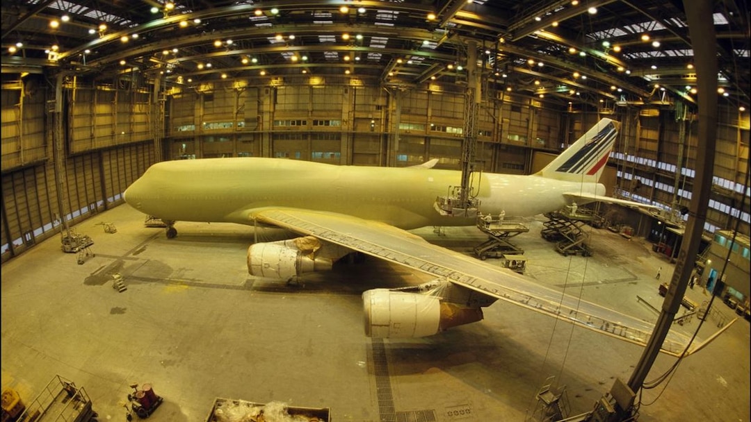 World's Lightest Paint Ever Created. A Boeing 747 Can Be Completely ...