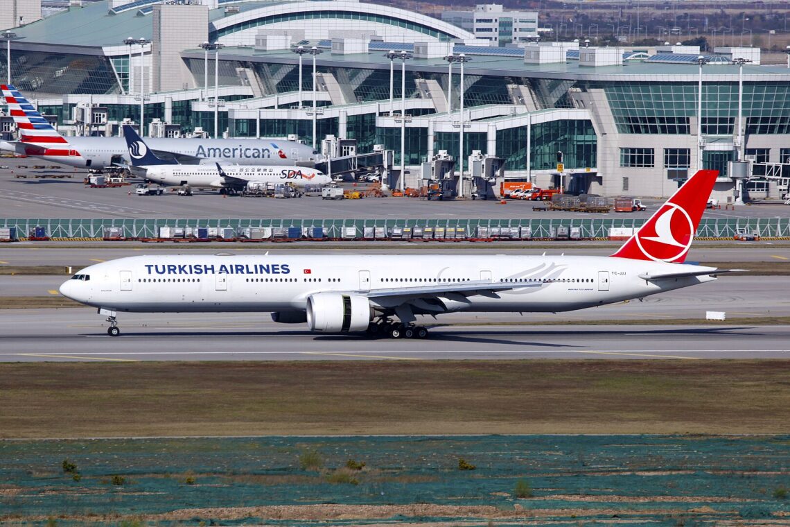 Turkish Airlines Istanbul to Seattle Flight with A350 Makes U-Turn ...