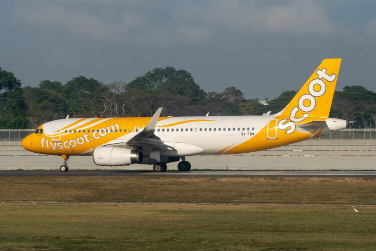 No Pratt and Whitney-powered Airbus A320neo of Singapore Airlines Group ...