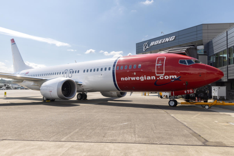 Norwegian takes Delivery of First and New Boeing 737 MAX from AerCap ...