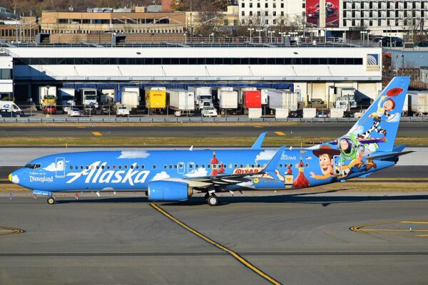 Alaska Airlines Debuts Its New Mickey Mouse Toontown-themed Livery ...