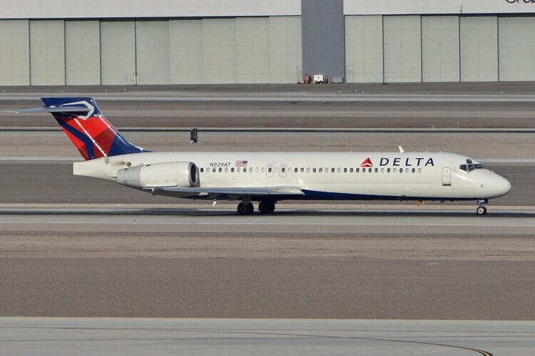 Delta 717 Emergency Landing at Atlanta, Pilots Don Oxygen Masks: NTSB ...