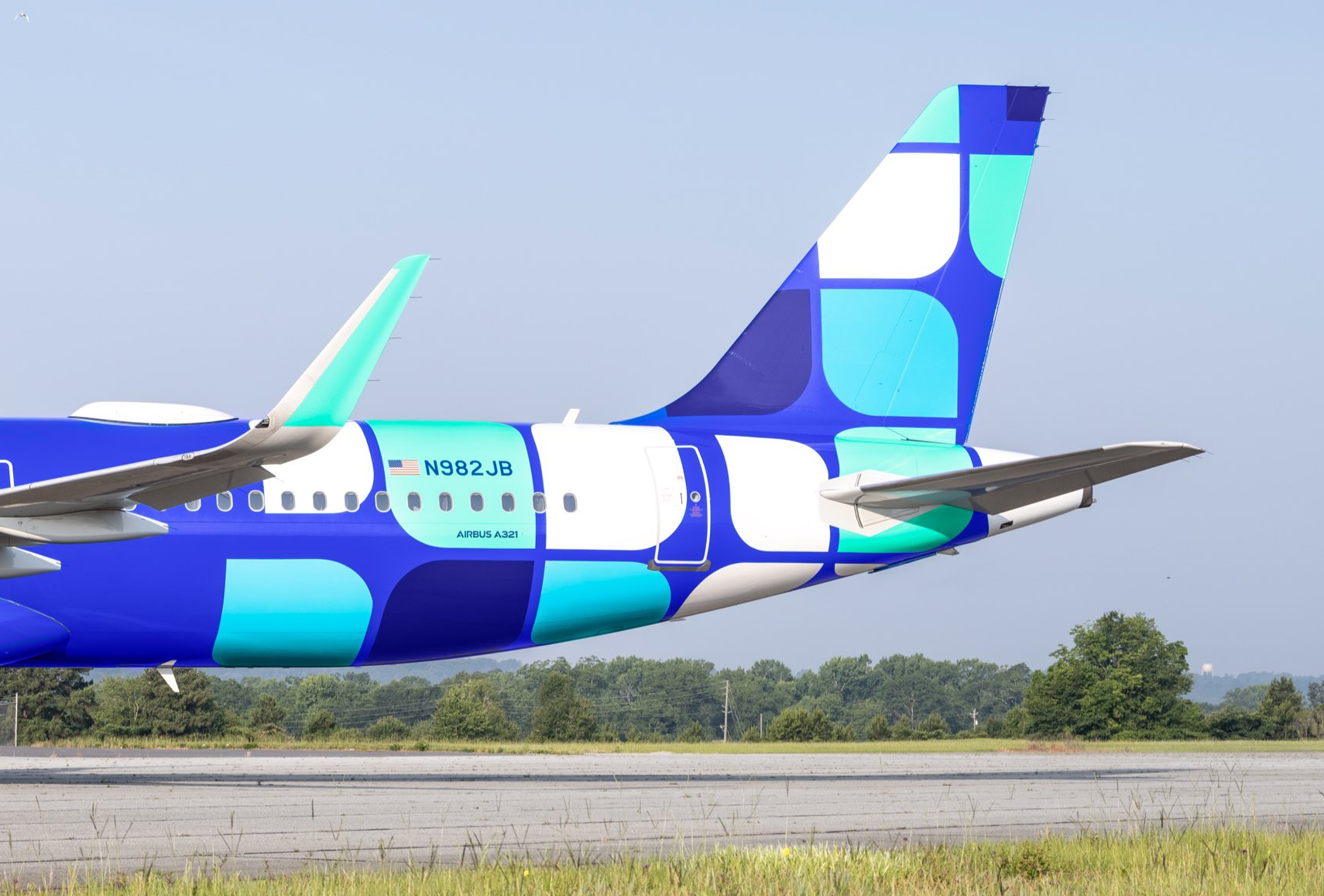 JetBlue Unveils New Livery on its Airbus A321 | First Look - Aviation A2Z