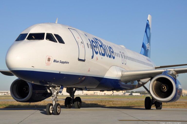 At Least 15 Injured as JetBlue Flight Drops Altitude, Emergency Landing ...