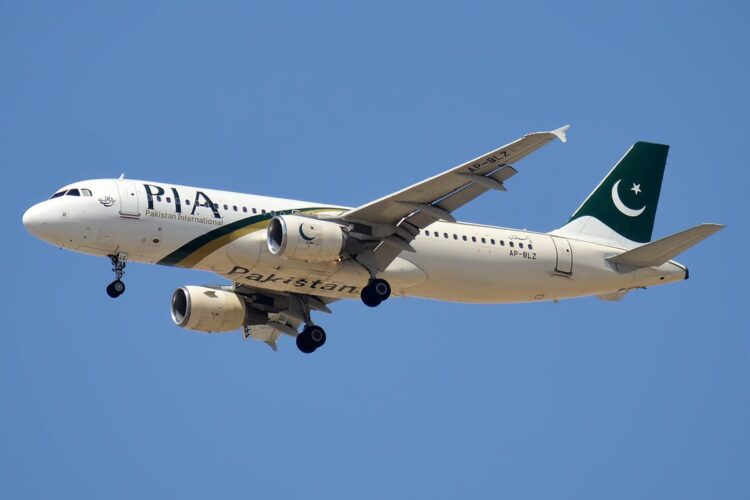 Pakistan Airlines Domestic Flight from Karachi to Islamabad Enters ...