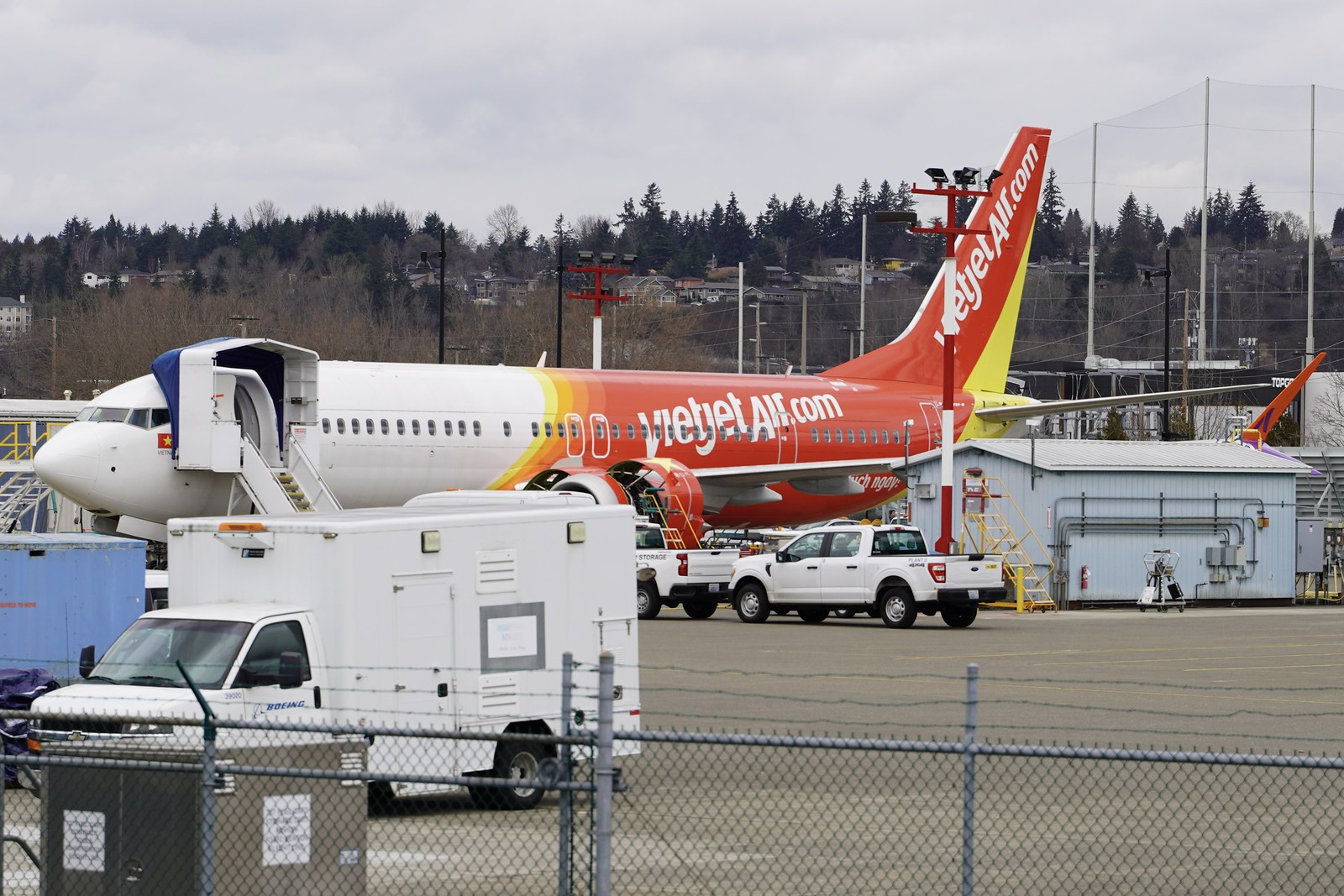 FIRST LOOK: Akasa Air New Boeing 737 MAX 8 200 in Full Livery ...