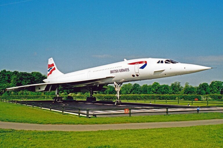 Concorde Returns to New York's Intrepid Museum After 7-Month ...