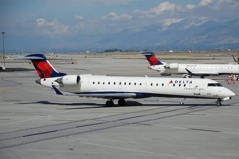 Delta Flight With 56 Passengers Slid Off the Runway at Des Moines ...