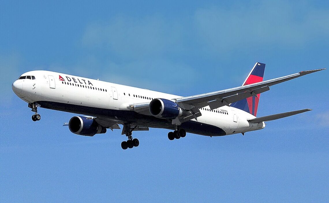 Delta Passenger Smashes Exit Window, Bloodies Boeing 767 Cabin ...