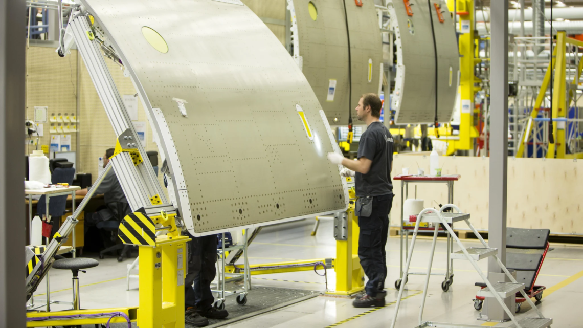 Cargojet First Boeing 777-200LR Freighter Conversion by US Mammoth ...