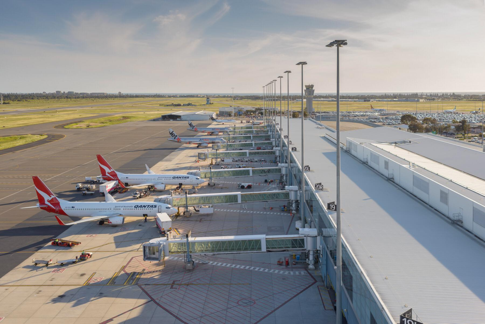 Singapore Airlines A380 Makes Unschedule Landing at Adelaide Airport ...