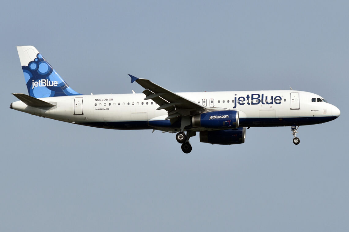 JetBlue A320 Engine Destroyed Mid-Air, Flight Makes Emergency Landing ...