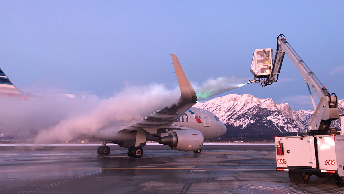 American Airlines Experts Share the Deicing Methods - Aviation A2Z