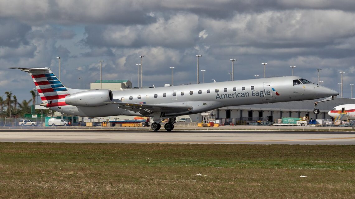 American Airlines E145 Skids Off the Runway at New York - Aviation A2Z
