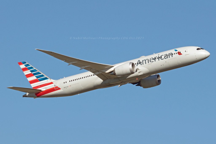 American Airlines Boeing 787 Suffers Gear Door Issue on Climb Out from ...