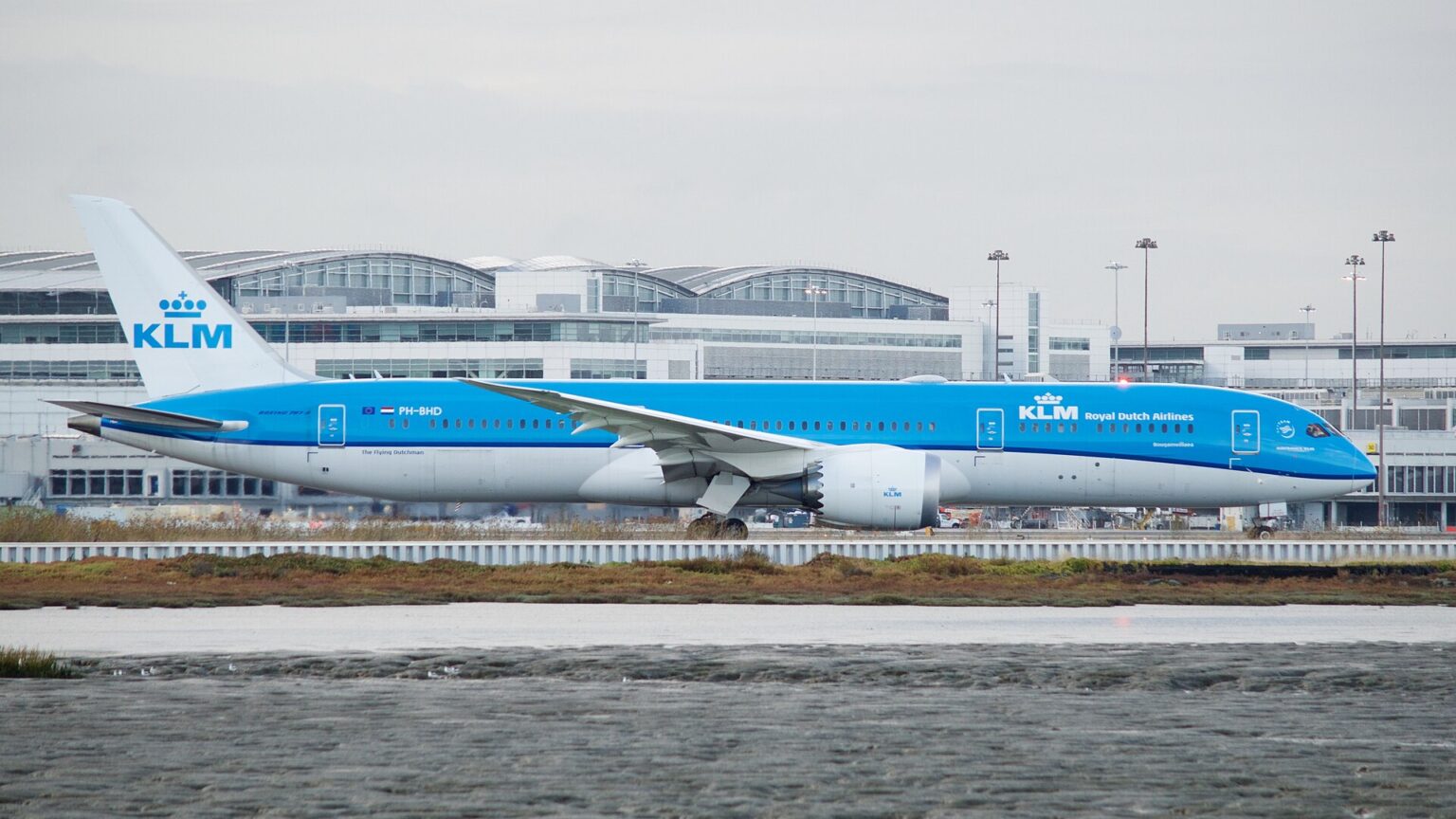 KLM Flight Carrying Belgium's Queen Makes Emergency Landing - Aviation A2Z