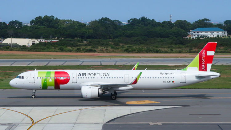 TAP Air Portugal A321 Makes Wild Landing in Madeira | Viral Video ...