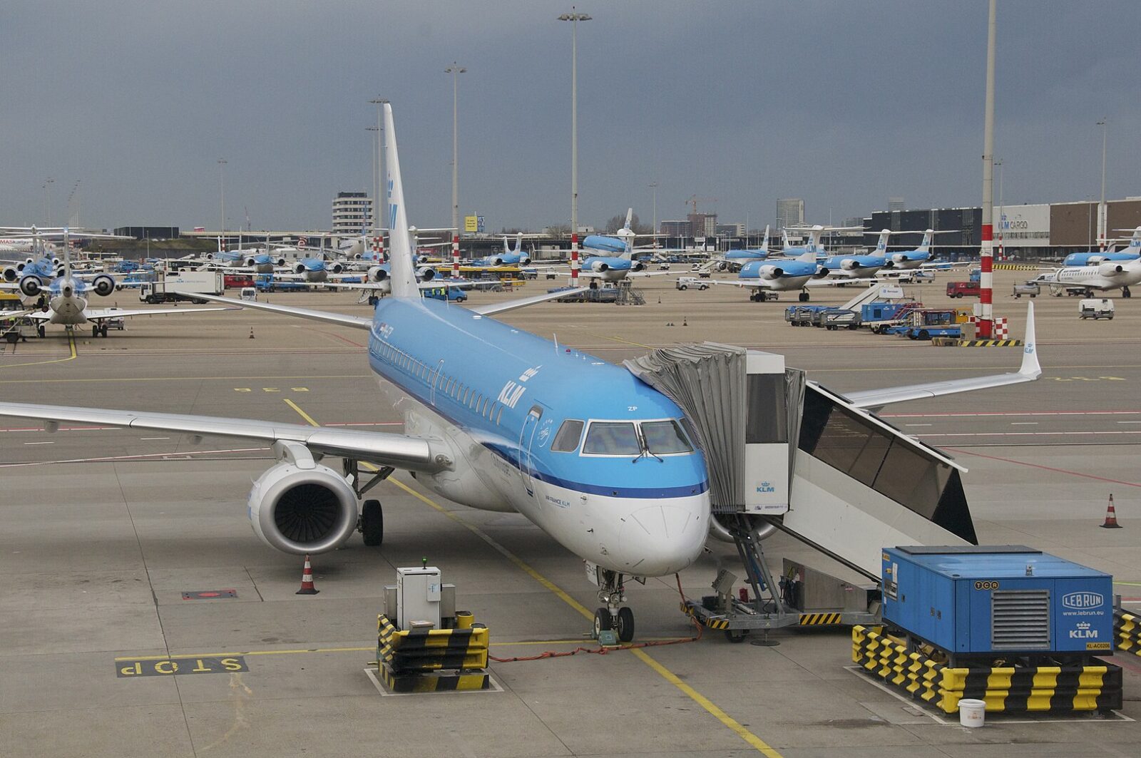 A Person Died Today by Getting Sucked in KLM E190 Engine at Amsterdam ...