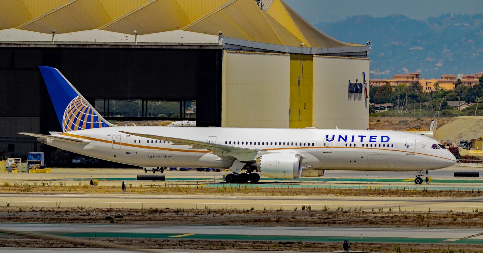 United 787 Engine Fire Forces Emergency Return to LAX After Failed ...