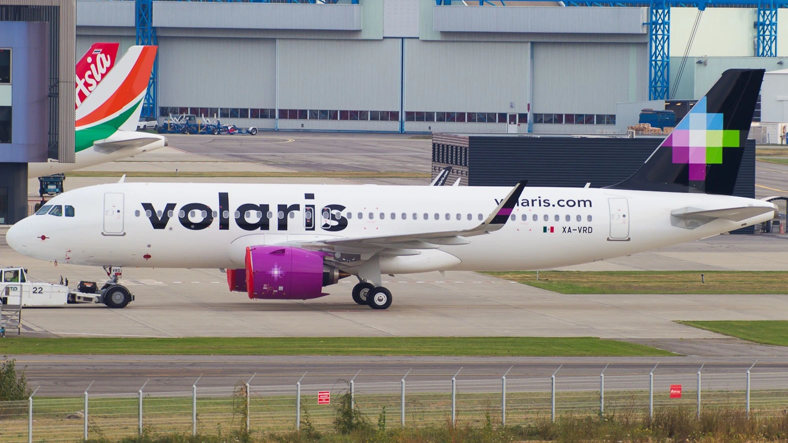 Volaris A320 Crew Stops Stowaway Scaling Landing Gear Before Takeoff - Aviation A2Z