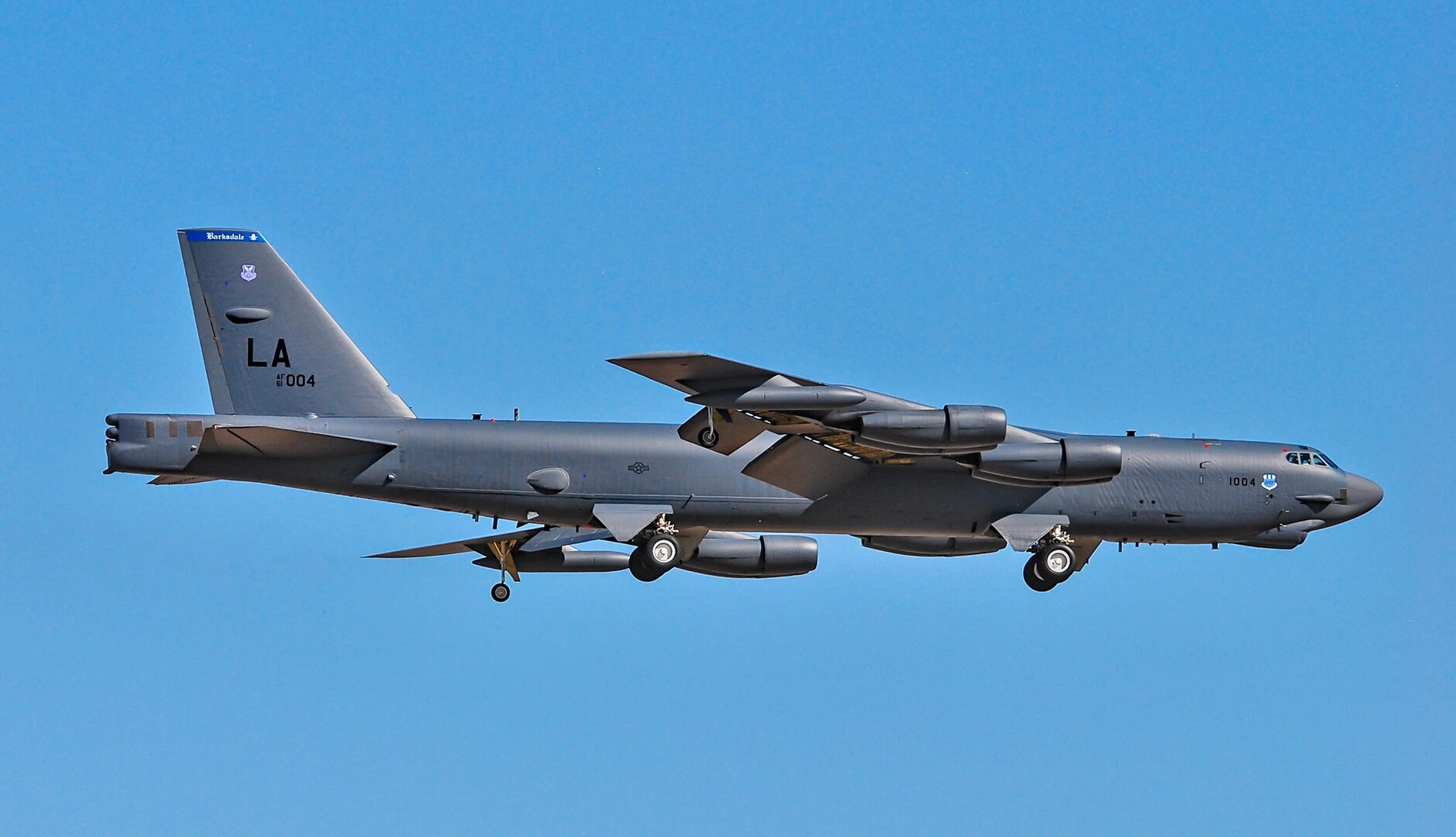 US Air Force B-52H Stratofortress Crashes Moments After Takeoff ...