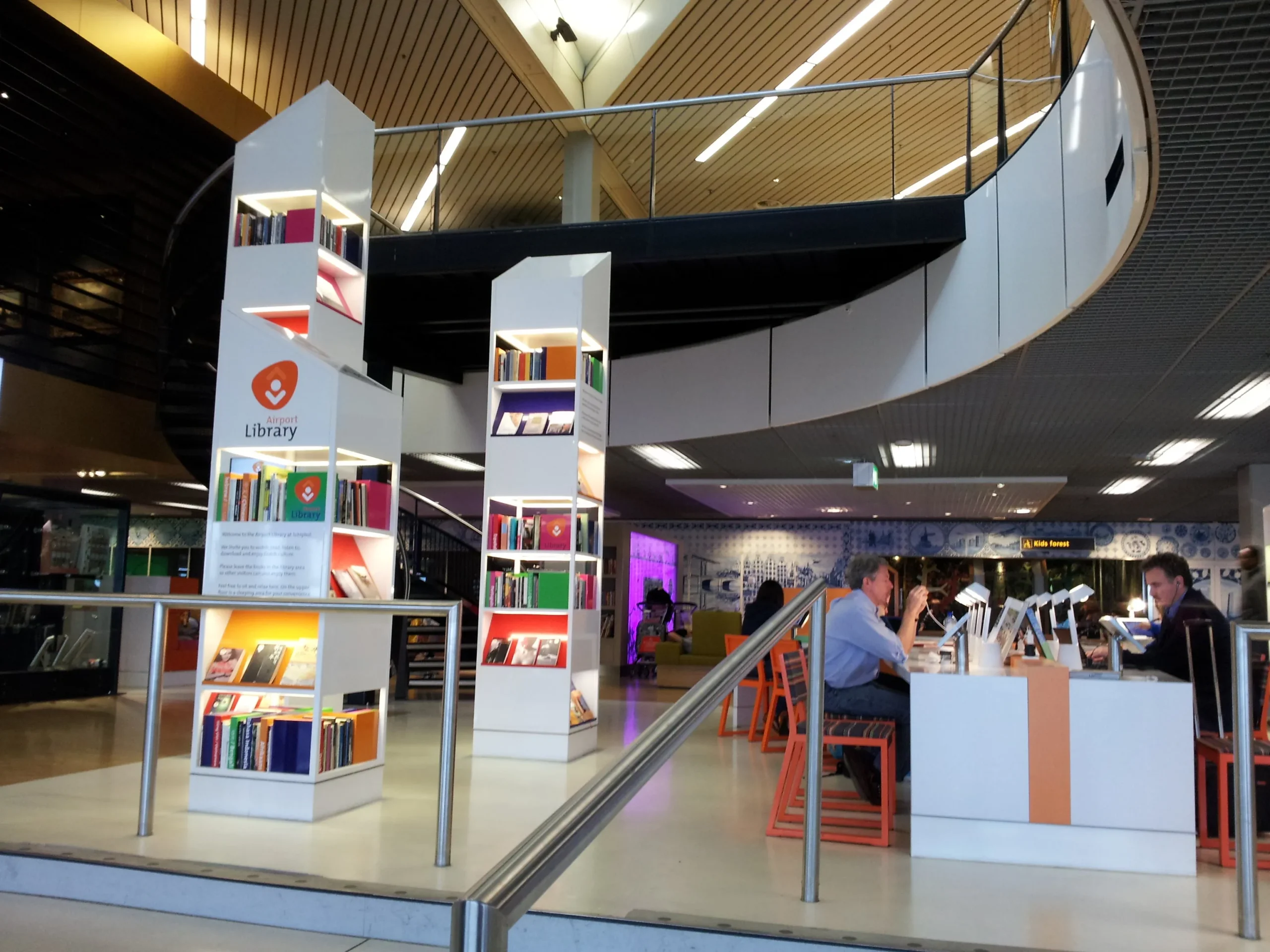 Snow Chaos at Amsterdam Airport Grounds Over 60 Flights - Aviation A2Z