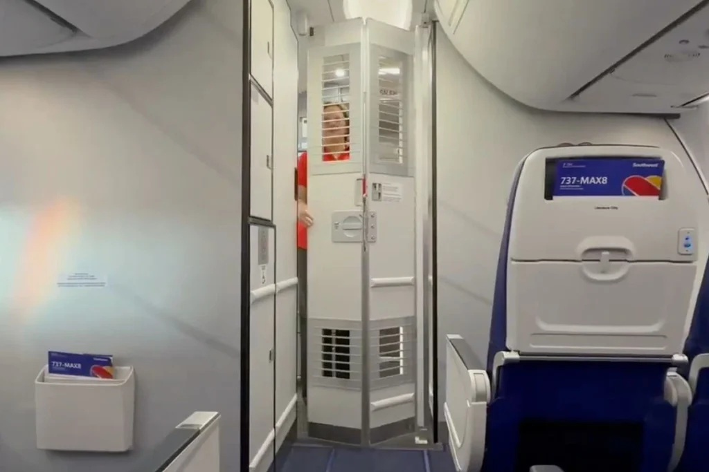 United Airlines Delays Secondary Cockpit Barrier Rollout to 2026 ...