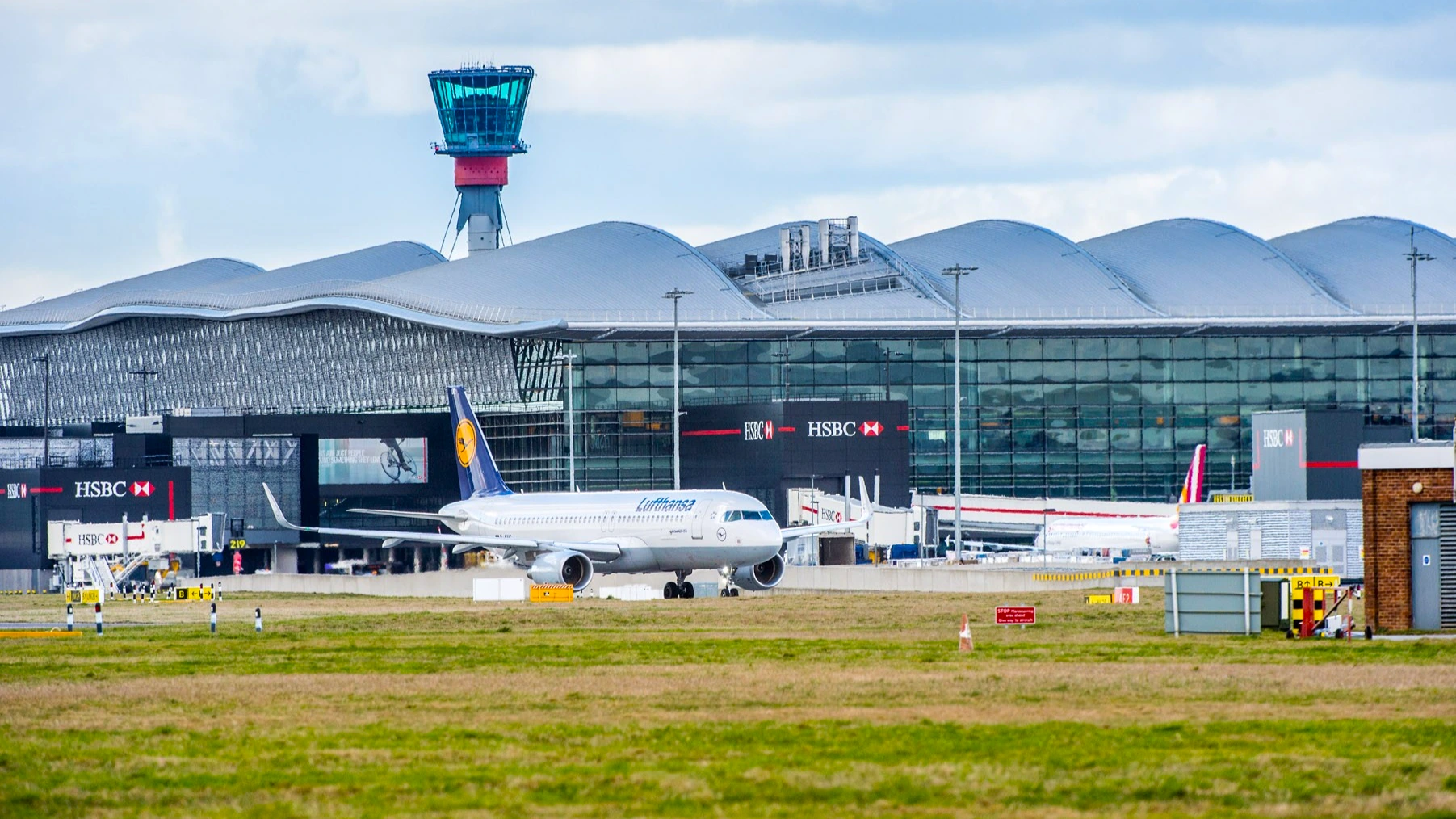 American Traveler Claims Almost All Employees Working at London ...