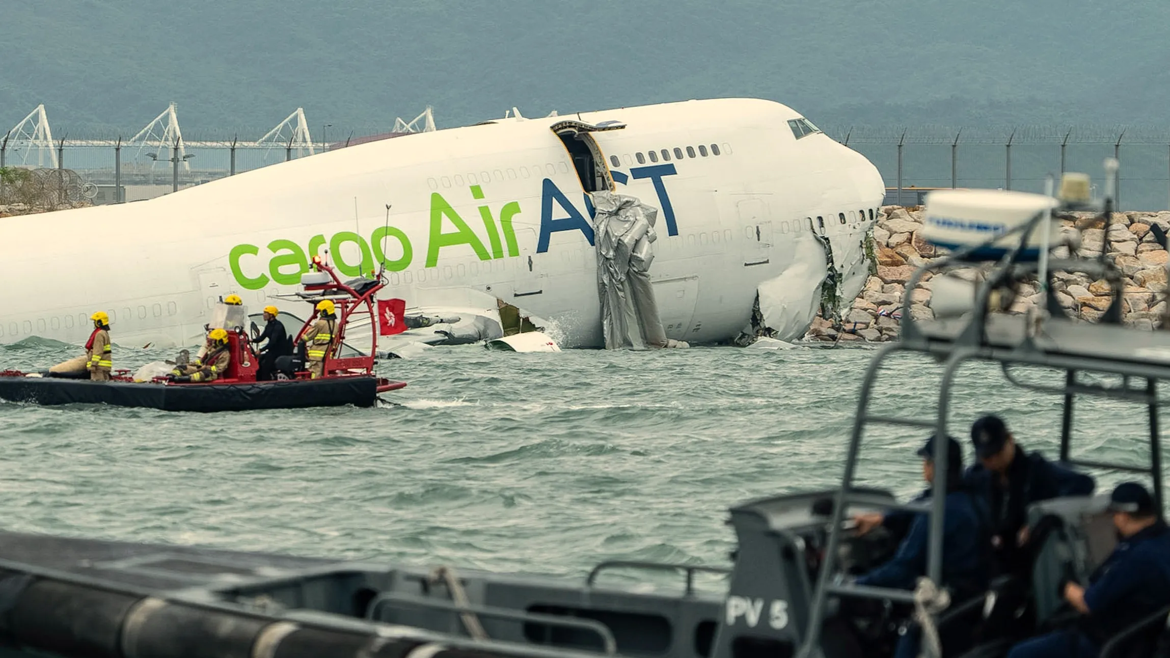 Wreckage from Hong Kong Plane Crash to Be Removed in One Week ...