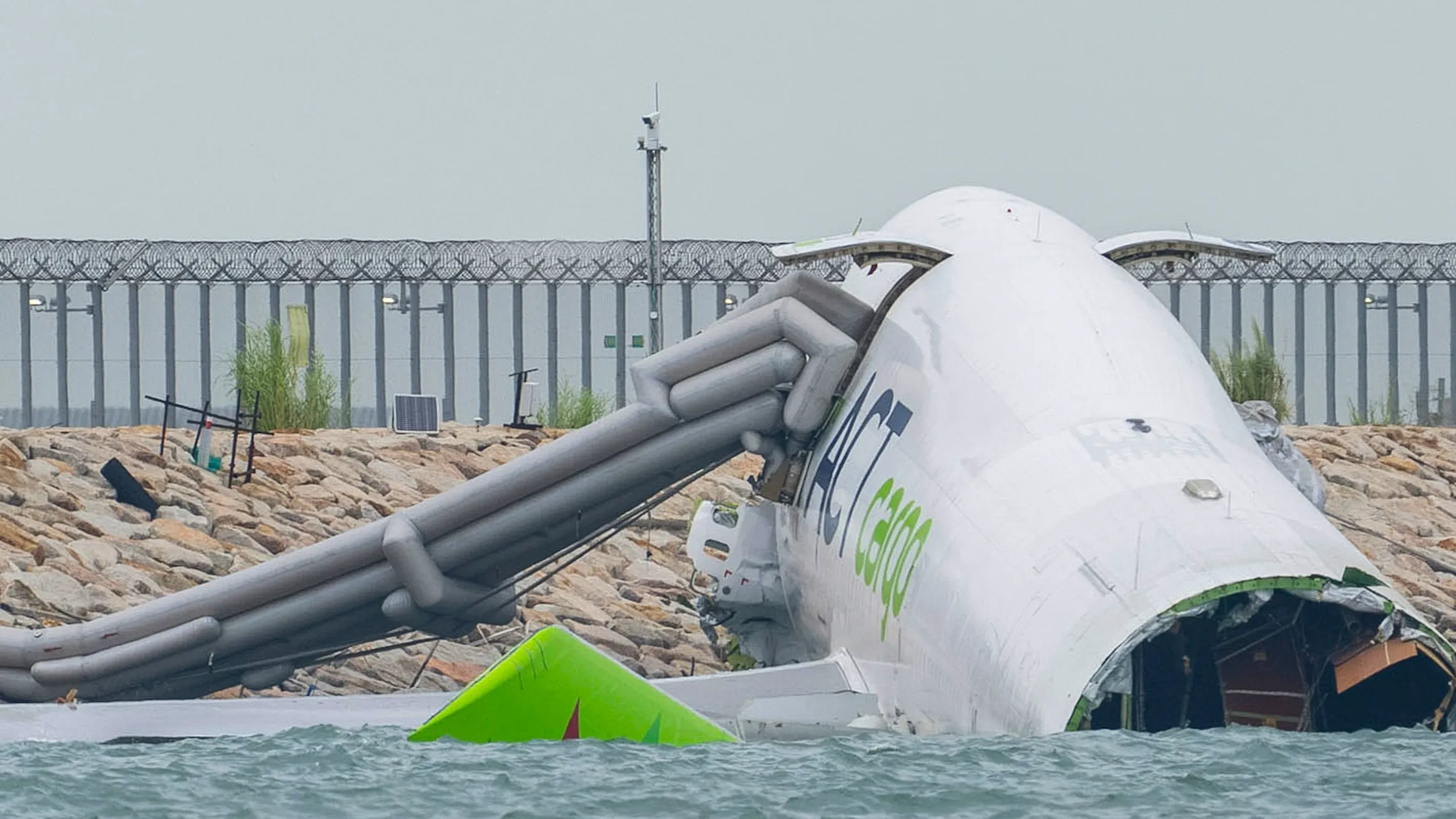 Wreckage from Hong Kong Plane Crash to Be Removed in One Week ...
