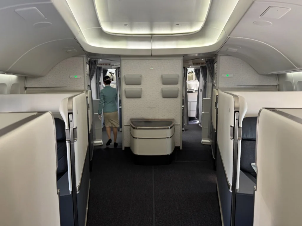 Where Boeing 747-8 Pilots and Cabin Crew Sleep? - Aviation A2Z